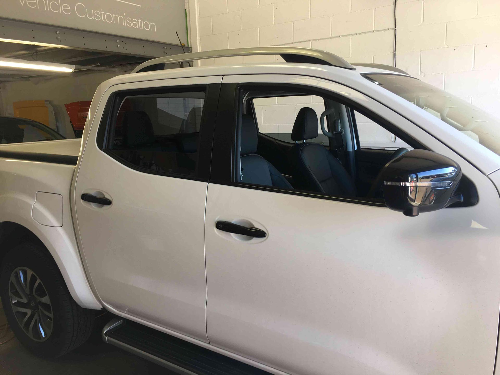 NISSAN NAVARA - Prestige Graphics